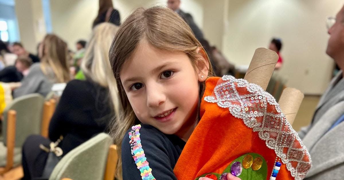 Kindergarten Celebrates Siyum Sefer Bereishit - Westchester Day School